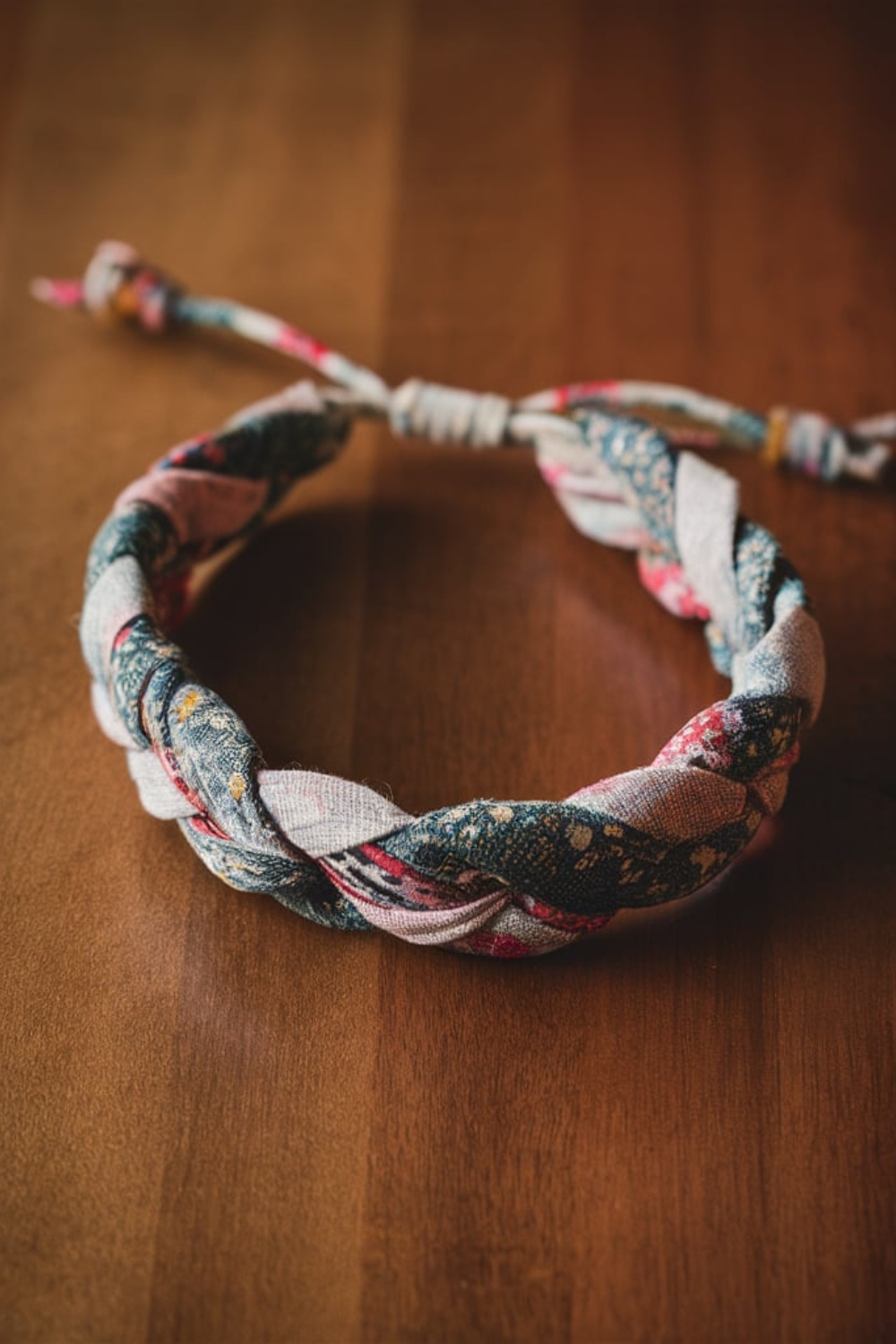 15 DIY Bracelets Easy Ideas [Without Breaking Bank] – craftydiyers.com