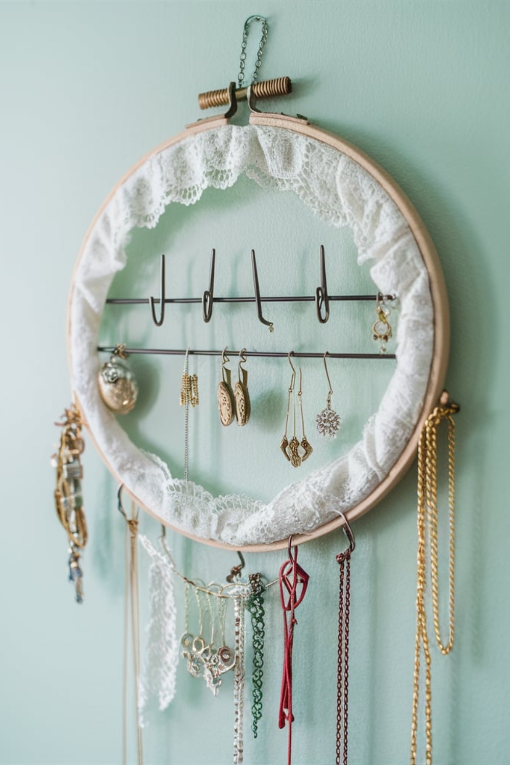 15 DIY Jewelry Holder Ideas [Make Within Minutes] – craftydiyers.com