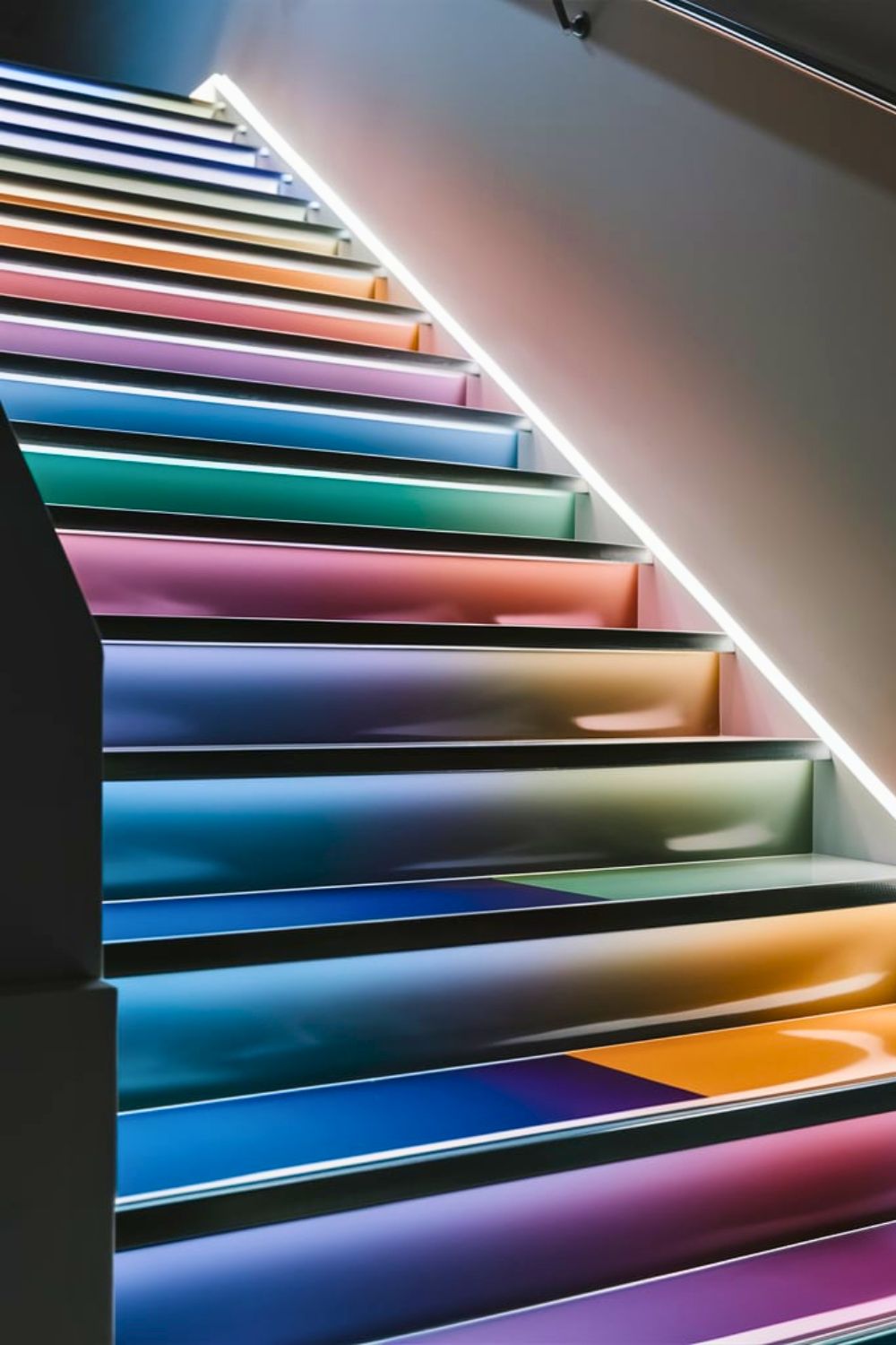 20 DIY Stairs Makeover [Easy To Copy] – craftydiyers.com