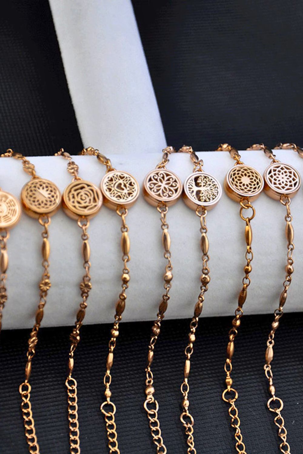 18 DIY Friendship Bracelets [Easy To Make] – craftydiyers.com