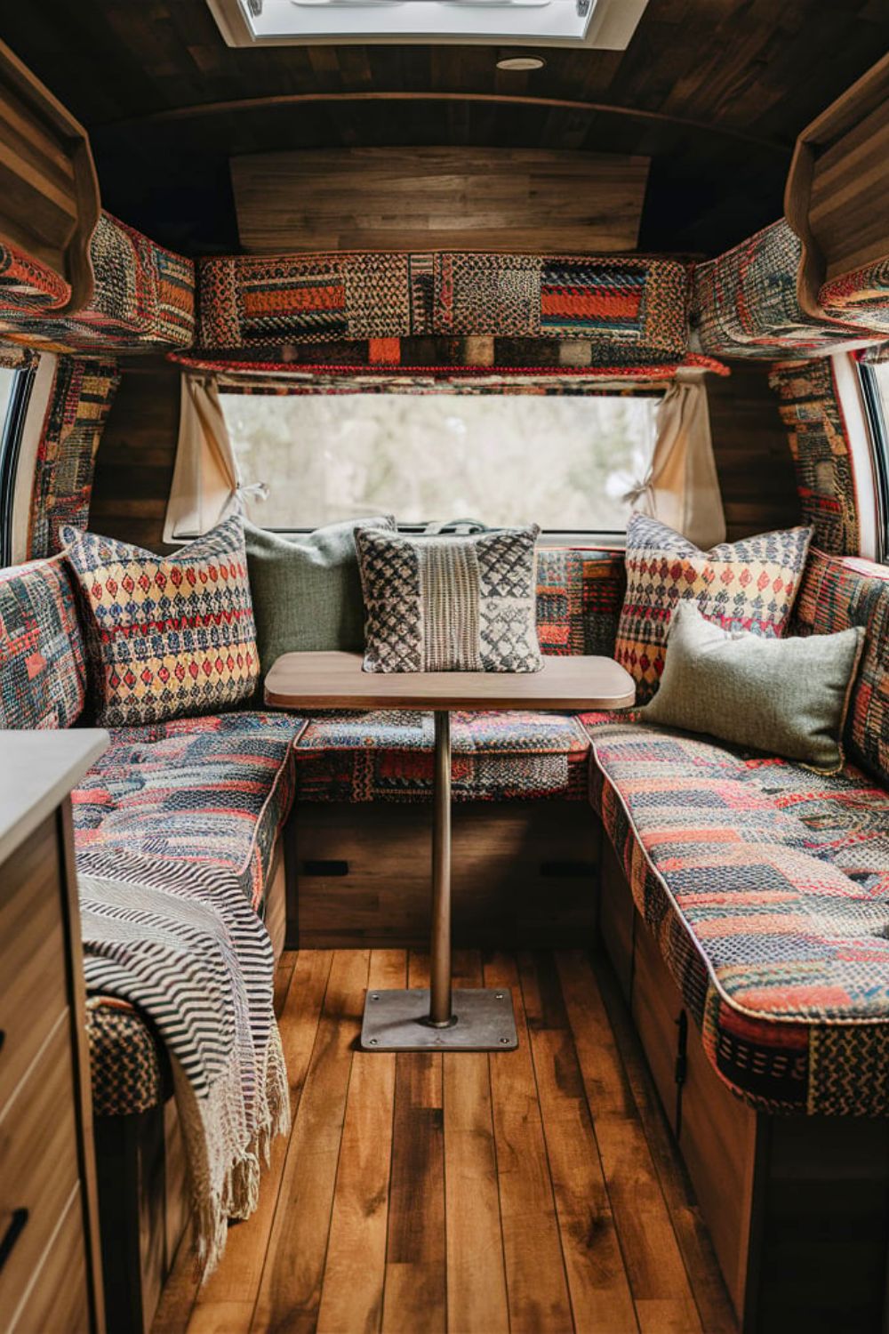 25 DIY Camper Makeover [Make Brand New] – craftydiyers.com