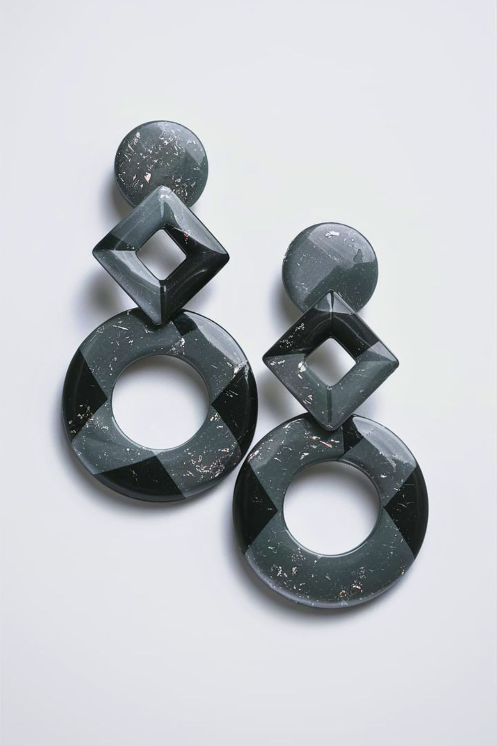 20 Resin Earrings DIY [Make Within Minutes] – craftydiyers.com