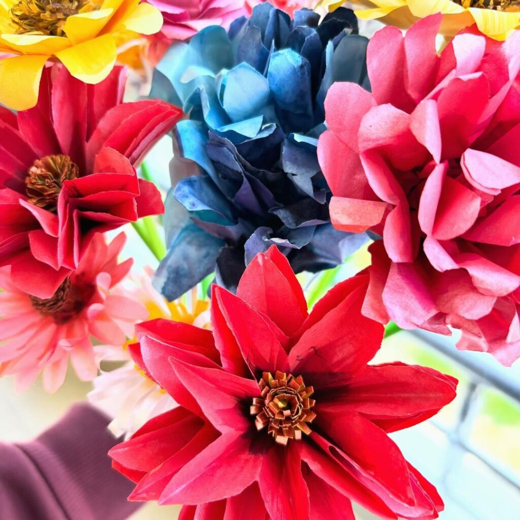 21 DIY Paper Flowers [Make Within Minutes] – craftydiyers.com
