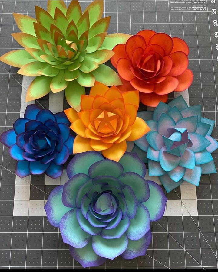 21 DIY Paper Flowers [Make Within Minutes] – craftydiyers.com