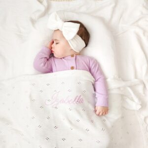 25 DIY Newborn Pictures At Home [Click Within Minutes] – craftydiyers.com