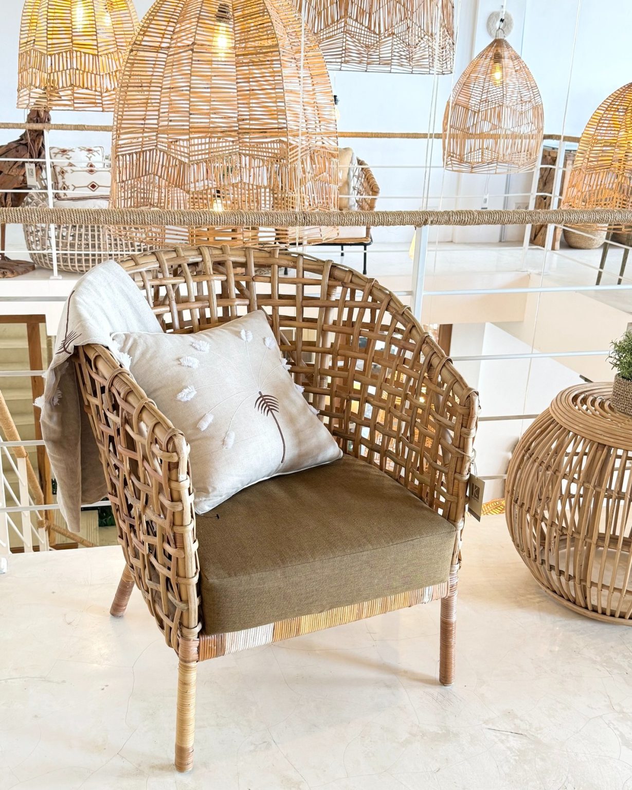 19 Indoor Sunroom Furniture Ideas That Feel Like a Summer Getaway ...